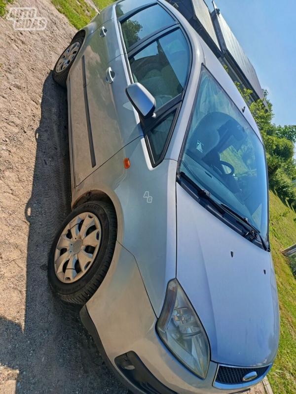 Ford C-Max 2004 in Raseiniai, with an engine capacity of 1.60 L and mileage of 275 thousand km for 740 €, photo 5 on AUTOMOTO.COM.LV