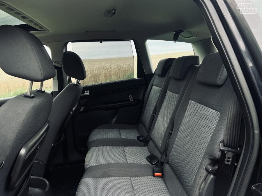 Ford C-Max 2005 in Marijampole, with an engine capacity of 1.60 L and mileage of 227 thousand km for 1250 €, photo 11 on AUTOMOTO.COM.LV