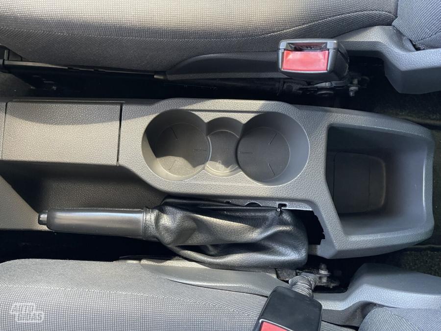 Ford C-Max 2005 Kauņa, ar dzinēja tilpumu 1.60 L un nobraukumu 196 tūkst. km par 1500 €, foto 31 vietnē AUTOMOTO.COM.LV