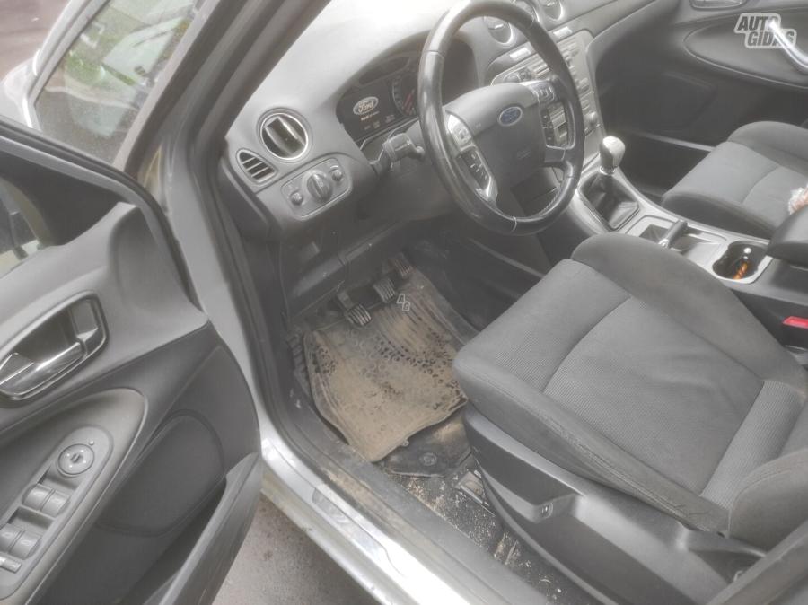 Ford C-Max 2006 Šauļi, ar dzinēja tilpumu 1.80 L un nobraukumu 230 tūkst. km par 1850 €, foto 8 vietnē AUTOMOTO.COM.LV