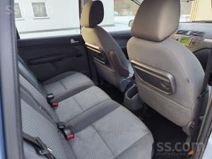 Ford C-Max 2006 in Cesis, with an engine capacity of 2.00 L and mileage of 420 thousand km for 2300 €, photo 6 on AUTOMOTO.COM.LV