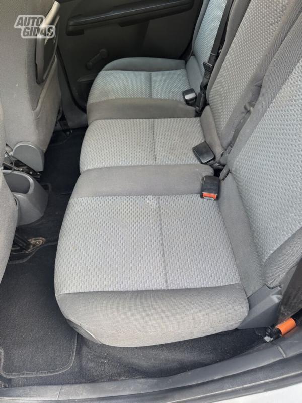 Ford C-Max 2006 in Siauliai, with an engine capacity of 1.60 L and mileage of 225 thousand km for 950 €, photo 10 on AUTOMOTO.COM.LV