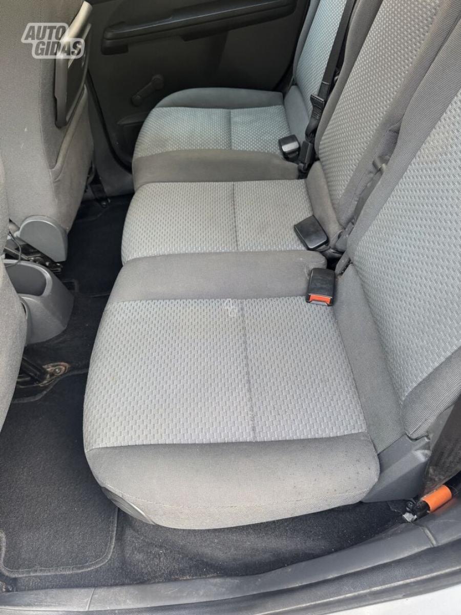 Ford C-Max 2006 in Siauliai, with an engine capacity of 1.60 L and mileage of 225 thousand km for 950 €, photo 11 on AUTOMOTO.COM.LV