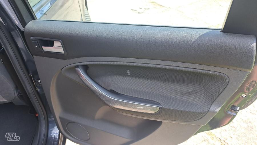 Ford C-Max 2008 Šakiai, ar dzinēja tilpumu 1.80 L un nobraukumu 210 tūkst. km par 1750 €, foto 21 vietnē AUTOMOTO.COM.LV