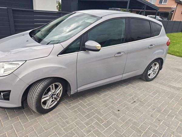 Ford C-Max 2011 in Klaipeda, with an engine capacity of 1.56 L and mileage of 298 thousand km for 3200 €, photo 4 on AUTOMOTO.COM.LV