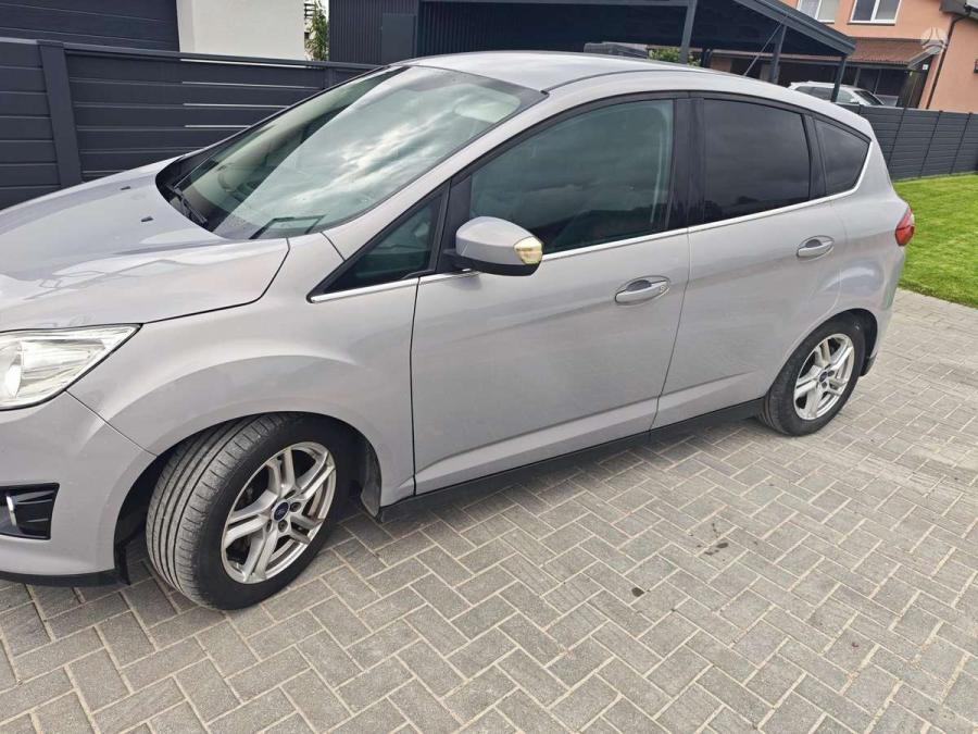Ford C-Max 2011 in Klaipeda, with an engine capacity of 1.56 L and mileage of 298 thousand km for 3200 €, photo 4 on AUTOMOTO.COM.LV