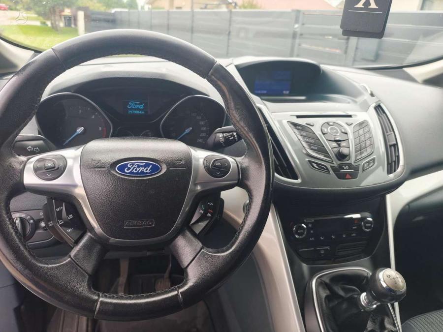 Ford C-Max 2011 in Klaipeda, with an engine capacity of 1.56 L and mileage of 298 thousand km for 3200 €, photo 7 on AUTOMOTO.COM.LV