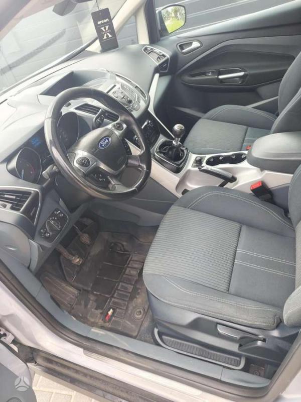 Ford C-Max 2011 in Klaipeda, with an engine capacity of 1.56 L and mileage of 298 thousand km for 3200 €, photo 8 on AUTOMOTO.COM.LV