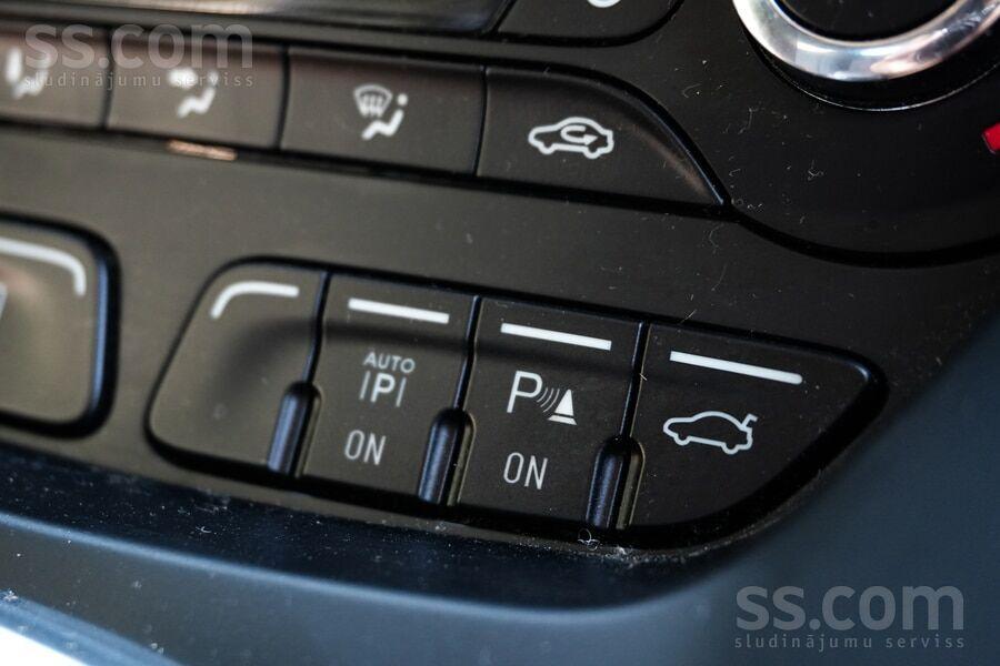Ford C-Max 2014 in Riga, with an engine capacity of 2.00 L and mileage of 140 thousand km for 6990 €, photo 16 on AUTOMOTO.COM.LV