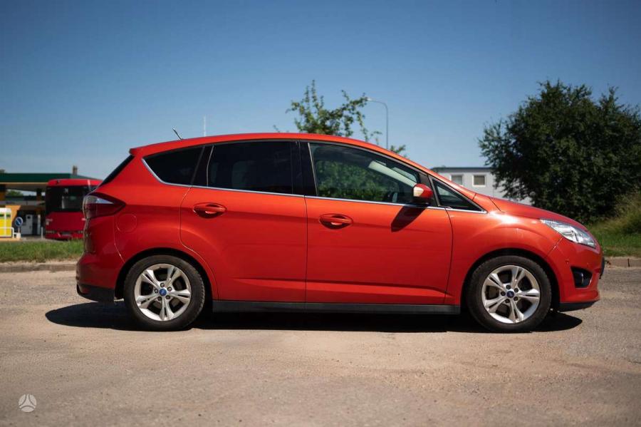 Orange Ford C-Max 2011 in Vilnius, with an engine capacity of 1.60 L and mileage of 307 thousand km for 1700 €, photo 1 on AUTOMOTO.COM.LV