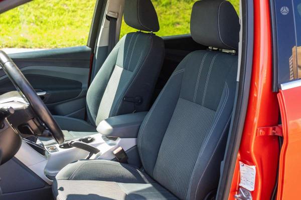 Orange Ford C-Max 2011 in Vilnius, with an engine capacity of 1.60 L and mileage of 307 thousand km for 1700 €, photo 5 on AUTOMOTO.COM.LV