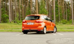 Orange Ford C-Max 2012 in Riga, with an engine capacity of 2.00 L and mileage of 289 thousand km for 4490 €, photo 6 on AUTOMOTO.COM.LV