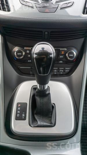 Orange Ford C-Max 2012 in Riga, with an engine capacity of 2.00 L and mileage of 289 thousand km for 4490 €, photo 16 on AUTOMOTO.COM.LV