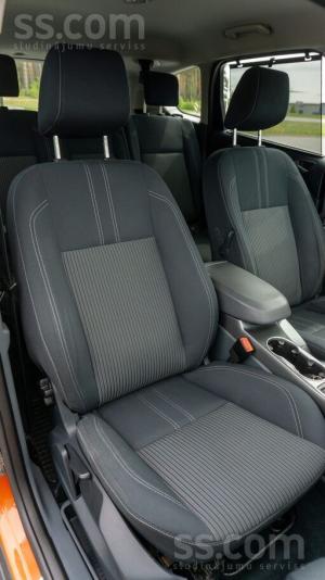 Orange Ford C-Max 2012 in Riga, with an engine capacity of 2.00 L and mileage of 289 thousand km for 4490 €, photo 28 on AUTOMOTO.COM.LV