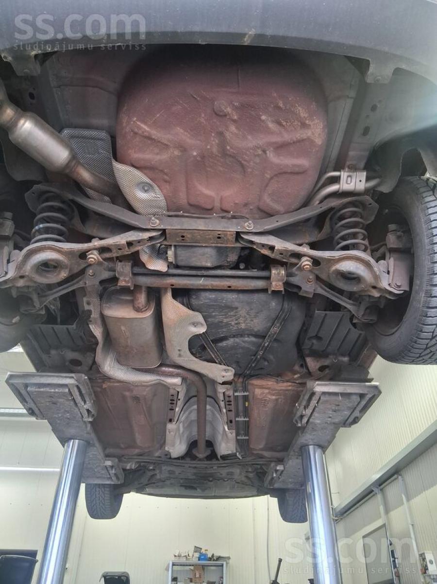 Sarkans Ford C-Max 2005 Jēkabpils, ar dzinēja tilpumu 1.60 L un nobraukumu 124 tūkst. km par 1250 €, foto 9 vietnē AUTOMOTO.COM.LV