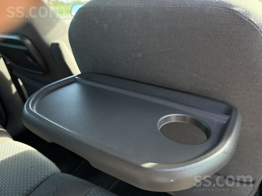Sarkans Ford C-Max 2007 Liepāja, ar dzinēja tilpumu 1.60 L un nobraukumu 235 tūkst. km par 2900 €, foto 13 vietnē AUTOMOTO.COM.LV
