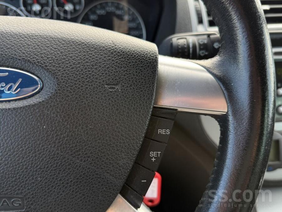 Sarkans Ford C-Max 2007 Liepāja, ar dzinēja tilpumu 1.60 L un nobraukumu 235 tūkst. km par 2900 €, foto 18 vietnē AUTOMOTO.COM.LV
