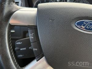 Sarkans Ford C-Max 2007 Liepāja, ar dzinēja tilpumu 1.60 L un nobraukumu 235 tūkst. km par 2900 €, foto 19 vietnē AUTOMOTO.COM.LV