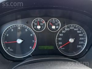 Sarkans Ford C-Max 2007 Liepāja, ar dzinēja tilpumu 1.60 L un nobraukumu 235 tūkst. km par 2900 €, foto 20 vietnē AUTOMOTO.COM.LV