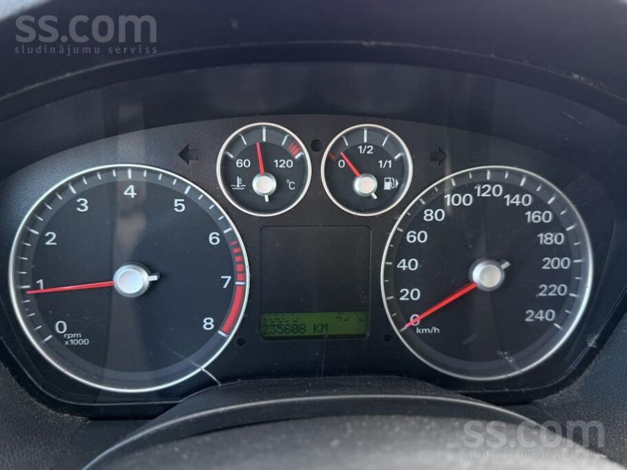 Sarkans Ford C-Max 2007 Liepāja, ar dzinēja tilpumu 1.60 L un nobraukumu 235 tūkst. km par 2900 €, foto 20 vietnē AUTOMOTO.COM.LV