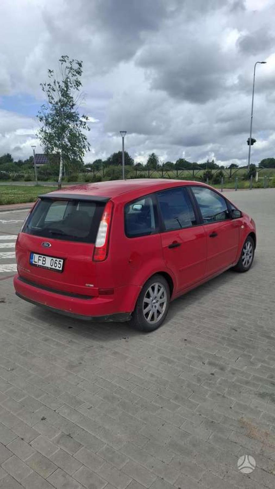 Red Ford C-Max 2006 in Kaunas, with an engine capacity of 1.56 L and mileage of 342 thousand km for 700 €, photo 4 on AUTOMOTO.COM.LV