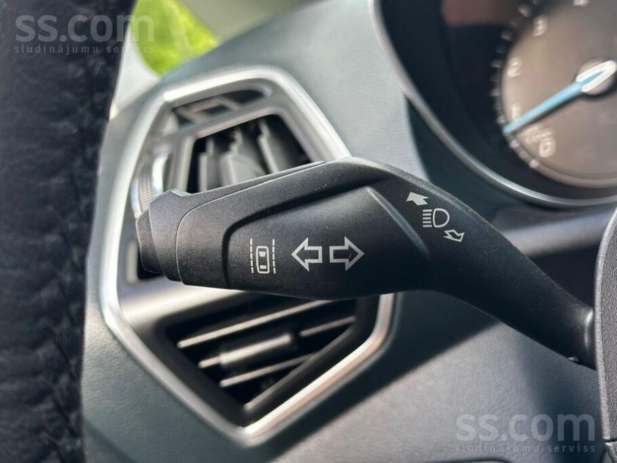 Sarkans Ford C-Max 2014 Jelgava, ar dzinēja tilpumu 1.00 L un nobraukumu 0 tūkst. km par 4100 €, foto 29 vietnē AUTOMOTO.COM.LV
