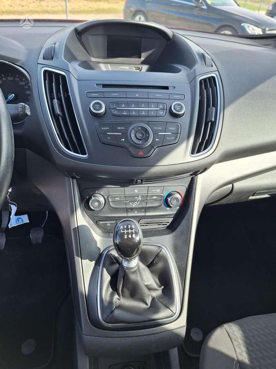Red Ford C-Max 2016 in Taurage, with an engine capacity of 1.00 L and mileage of 130 thousand km for 4500 €, photo 12 on AUTOMOTO.COM.LV