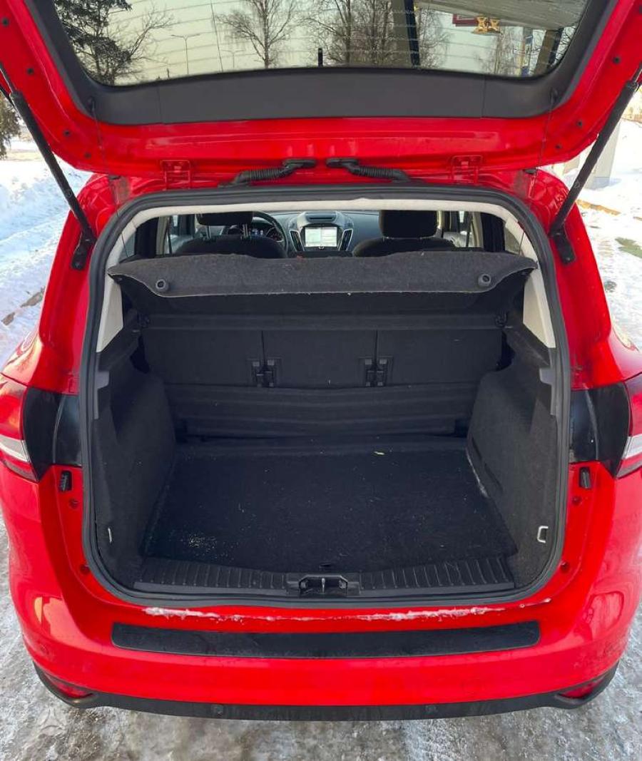 Red Ford C-Max 2019 in Taurage, with an engine capacity of 1.50 L and mileage of 213 thousand km for 4199 €, photo 5 on AUTOMOTO.COM.LV