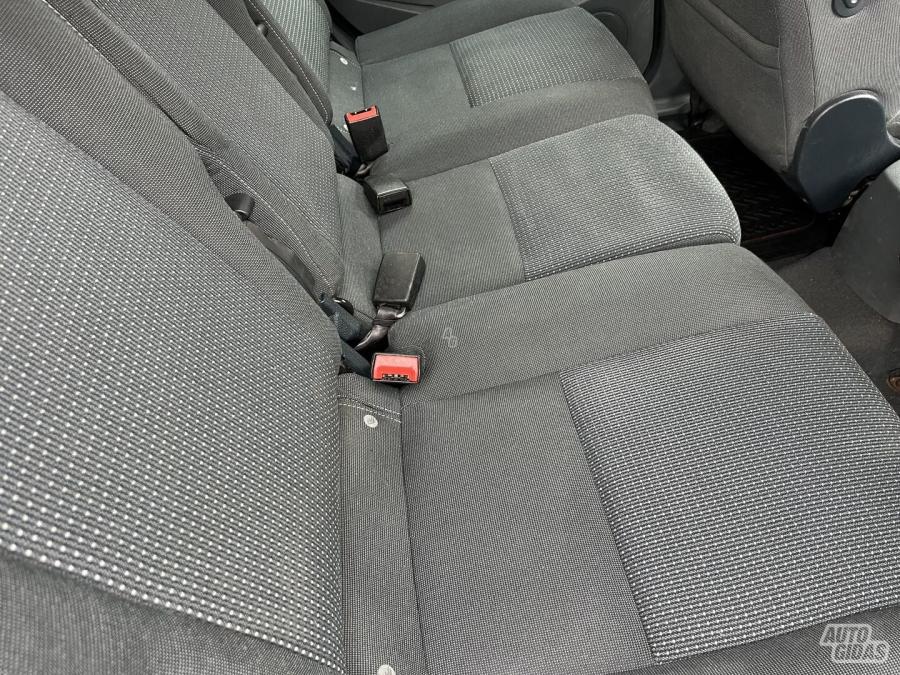 Ford C-Max 2011 in Siauliai, with an engine capacity of 1.60 L and mileage of 288 thousand km for 2700 €, photo 14 on AUTOMOTO.COM.LV