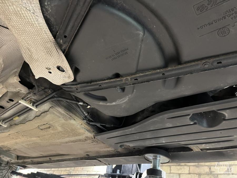 Ford C-Max 2011 in Siauliai, with an engine capacity of 1.60 L and mileage of 288 thousand km for 2700 €, photo 16 on AUTOMOTO.COM.LV