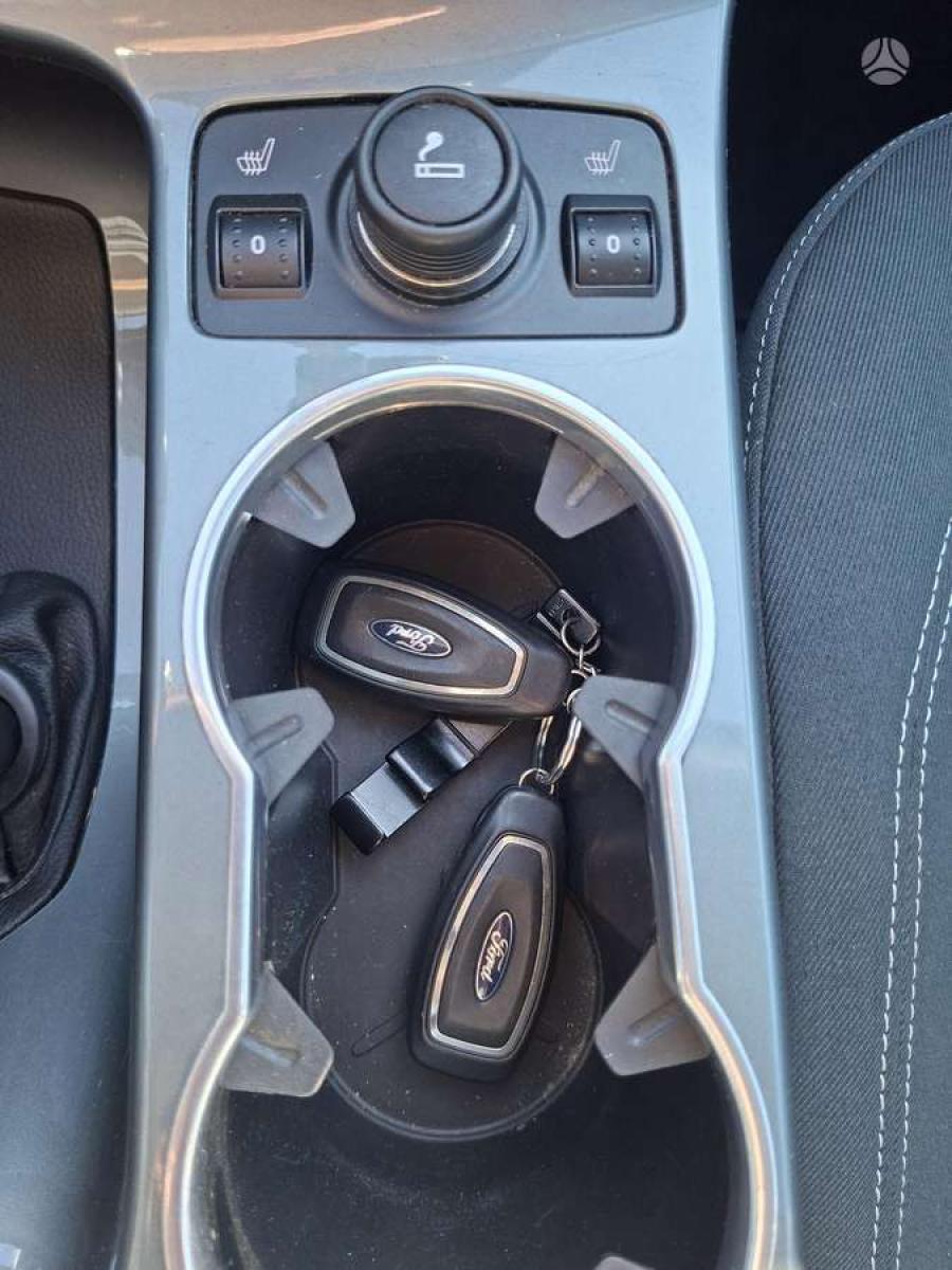 Violet Ford C-Max 2015 in Ukmerge, with an engine capacity of 1.00 L and mileage of 251 thousand km for 3650 €, photo 10 on AUTOMOTO.COM.LV