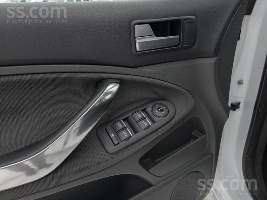 Balts Ford C-Max 2009 Liepāja, ar dzinēja tilpumu 1.60 L un nobraukumu 130 tūkst. km par 3390 €, foto 20 vietnē AUTOMOTO.COM.LV