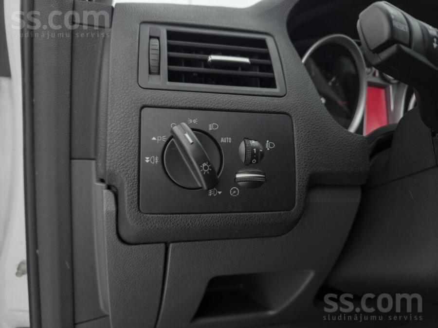 Balts Ford C-Max 2009 Liepāja, ar dzinēja tilpumu 1.60 L un nobraukumu 130 tūkst. km par 3390 €, foto 21 vietnē AUTOMOTO.COM.LV