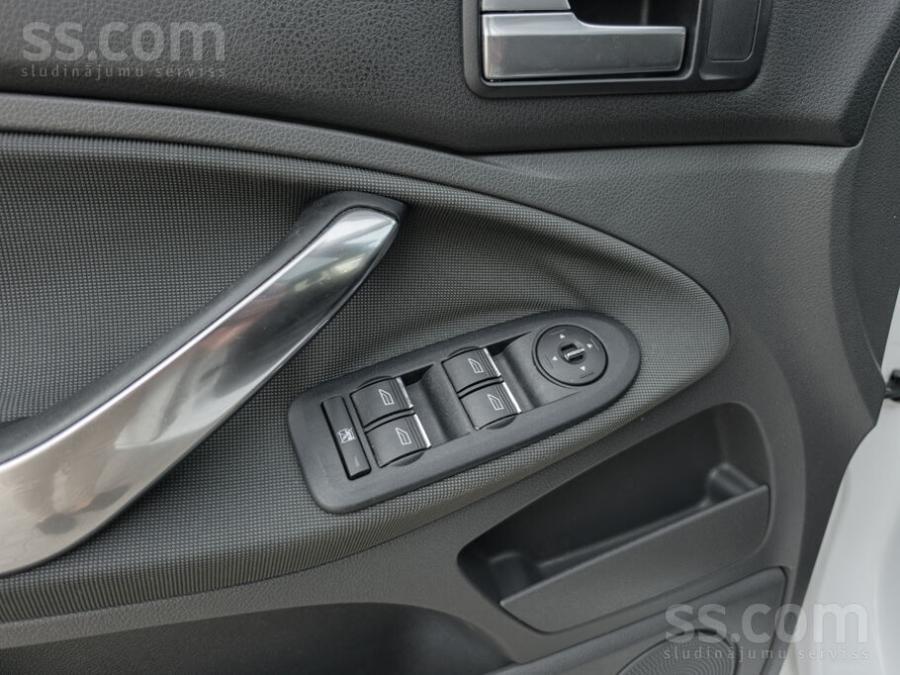Balts Ford C-Max 2009 Liepāja, ar dzinēja tilpumu 1.60 L un nobraukumu 130 tūkst. km par 3190 €, foto 17 vietnē AUTOMOTO.COM.LV