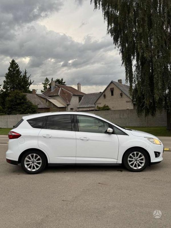 White Ford C-Max 2011 in Taurage, with an engine capacity of 1.56 L and mileage of 223 thousand km for 2900 €, photo 6 on AUTOMOTO.COM.LV