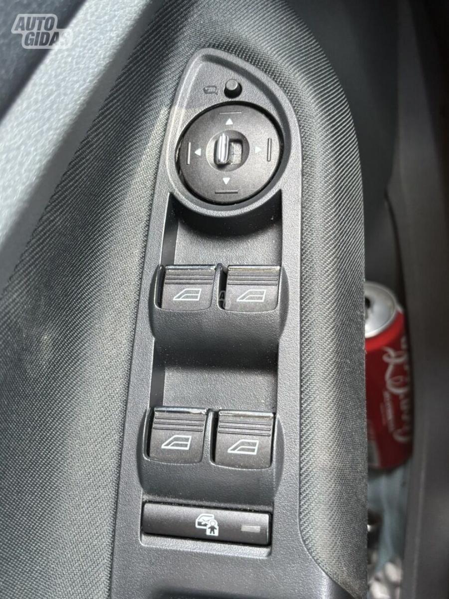 White Ford C-Max 2012 in Taurage, with an engine capacity of 2.00 L and mileage of 244 thousand km for 4250 €, photo 20 on AUTOMOTO.COM.LV
