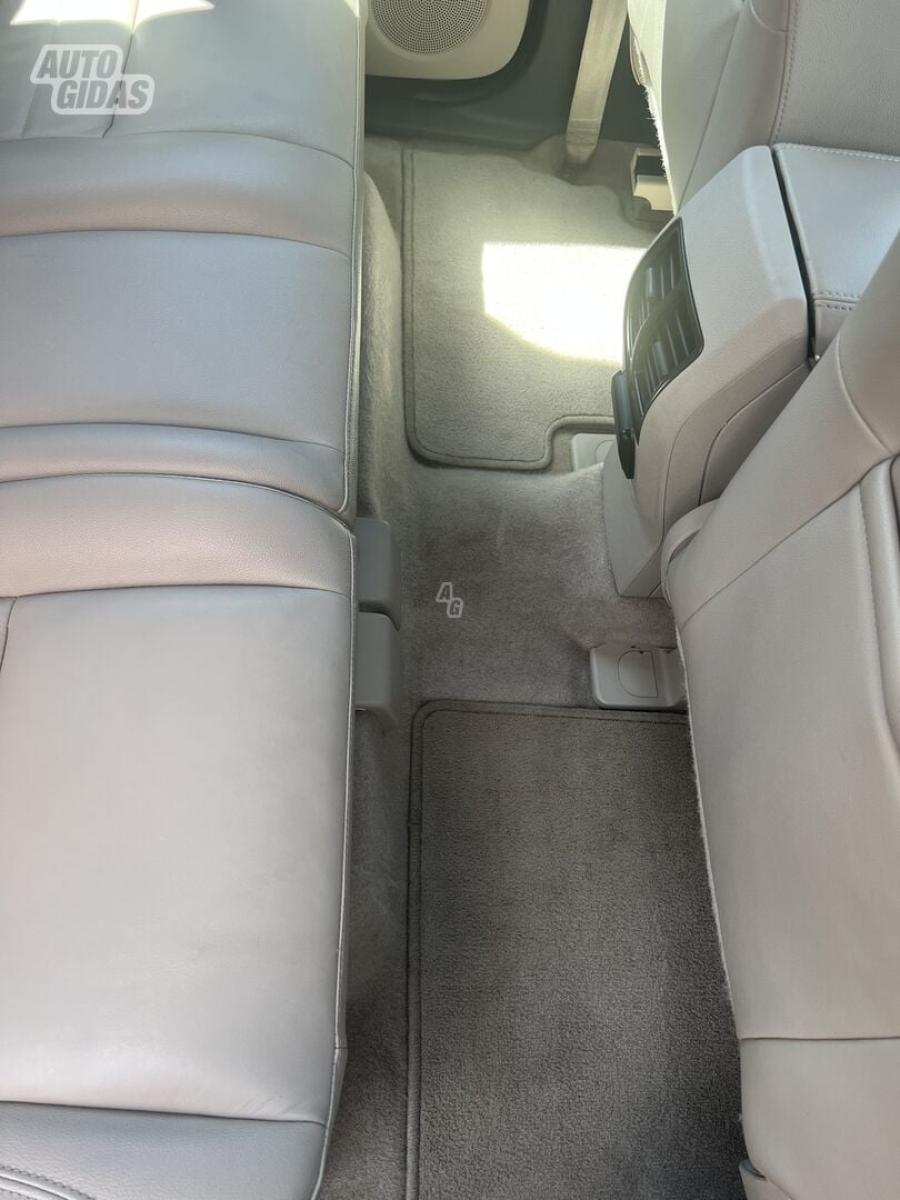 White Ford C-Max 2013 in Vilnius, with an engine capacity of 2.00 L and mileage of 175 thousand km for 4500 €, photo 12 on AUTOMOTO.COM.LV