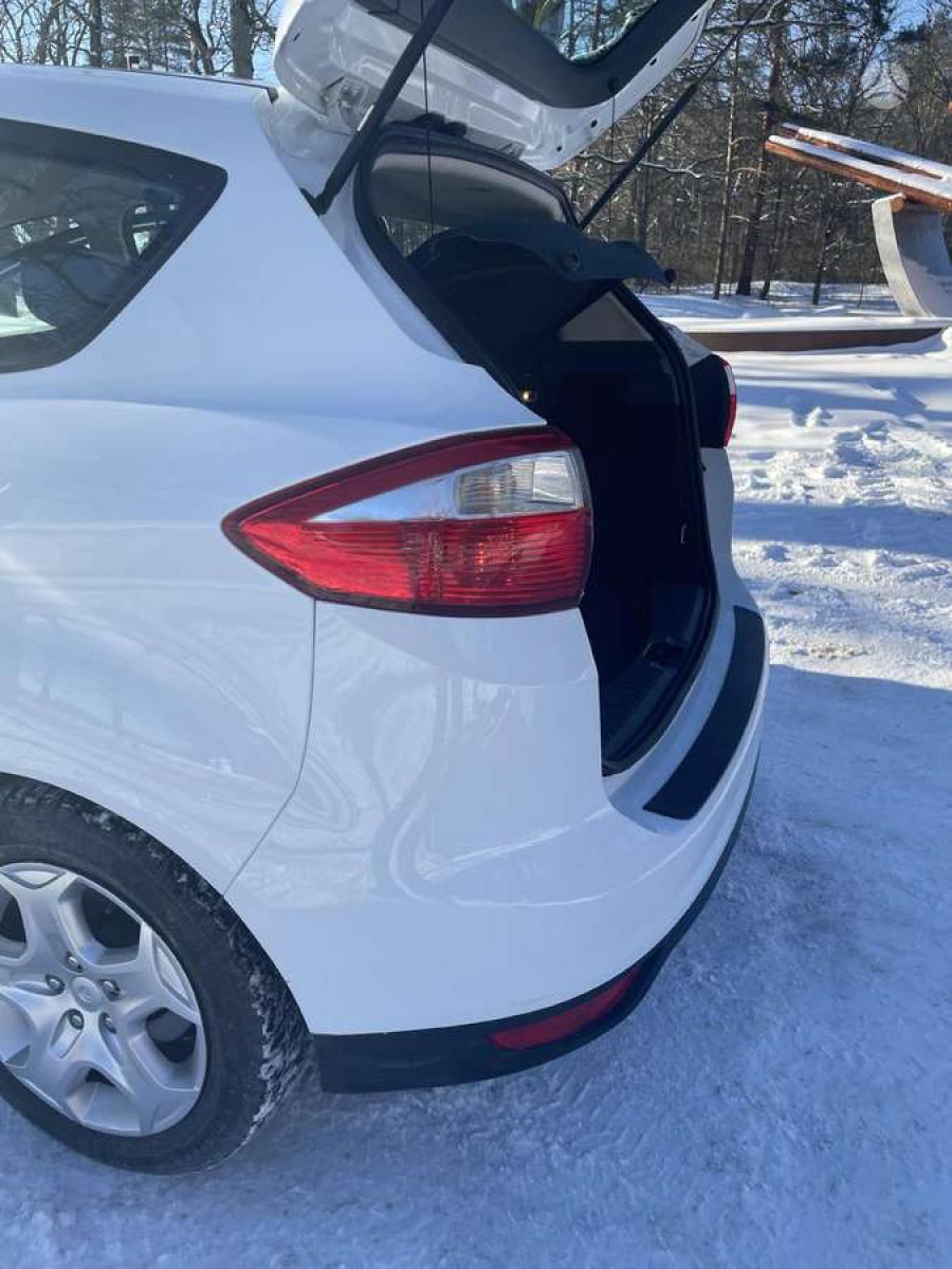 White Ford C-Max 2014 in Jurbarkas, with an engine capacity of 1.56 L and mileage of 253 thousand km for 3900 €, photo 4 on AUTOMOTO.COM.LV