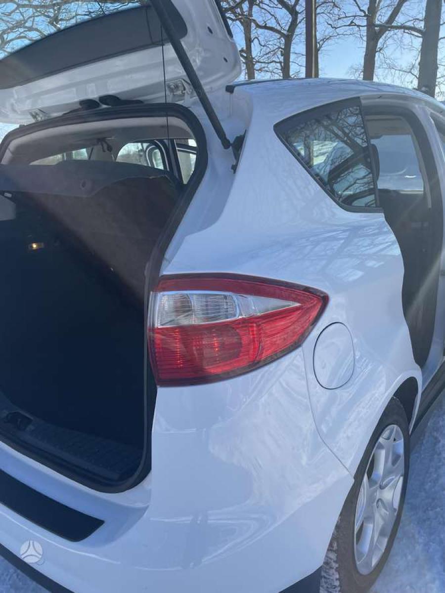 White Ford C-Max 2014 in Jurbarkas, with an engine capacity of 1.56 L and mileage of 253 thousand km for 3900 €, photo 8 on AUTOMOTO.COM.LV