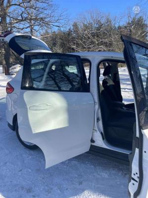 White Ford C-Max 2014 in Jurbarkas, with an engine capacity of 1.56 L and mileage of 253 thousand km for 3900 €, photo 11 on AUTOMOTO.COM.LV