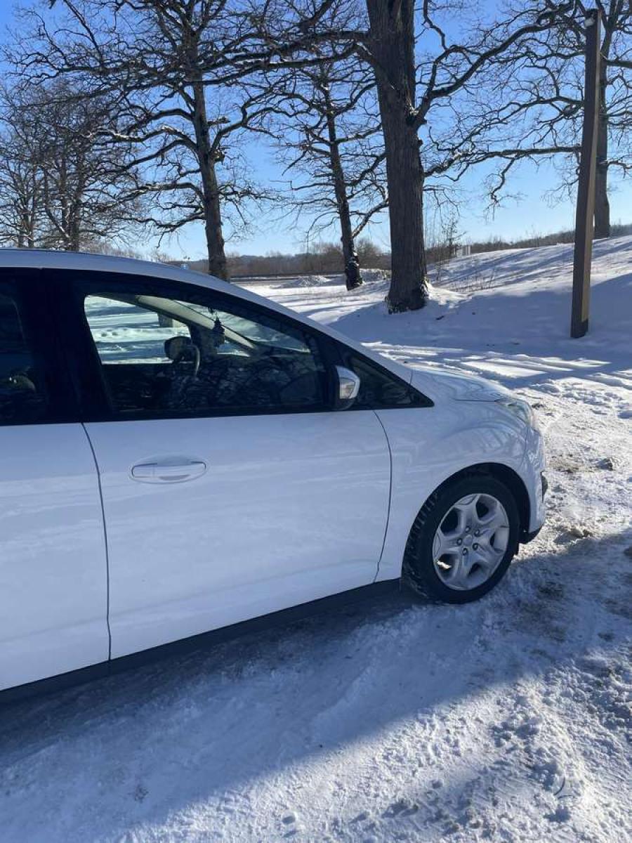 White Ford C-Max 2014 in Jurbarkas, with an engine capacity of 1.56 L and mileage of 253 thousand km for 3900 €, photo 15 on AUTOMOTO.COM.LV