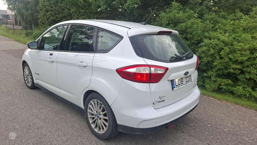White Ford C-Max 2014 in Kaunas, with an engine capacity of 2.00 L and mileage of 270 thousand km for 4600 €, photo 9 on AUTOMOTO.COM.LV