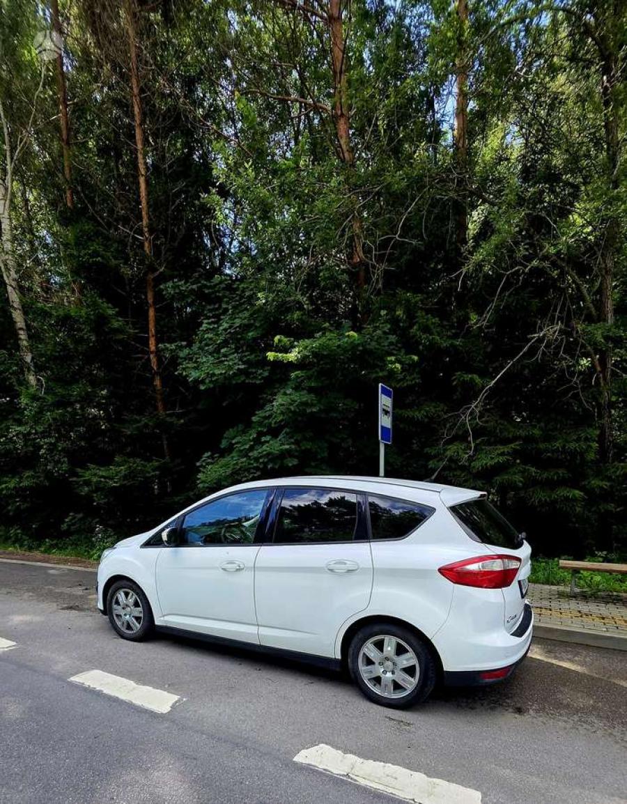 White Ford C-Max 2015 in Kretinga, with an engine capacity of 1.60 L and mileage of 255 thousand km for 3150 €, photo 4 on AUTOMOTO.COM.LV