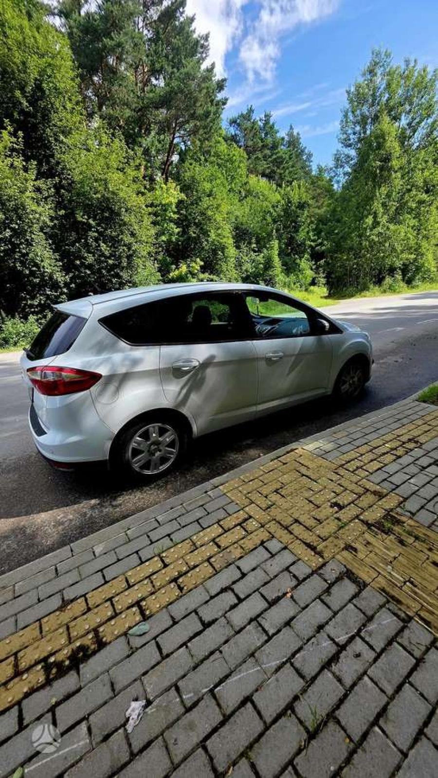 White Ford C-Max 2015 in Kretinga, with an engine capacity of 1.60 L and mileage of 255 thousand km for 3150 €, photo 5 on AUTOMOTO.COM.LV