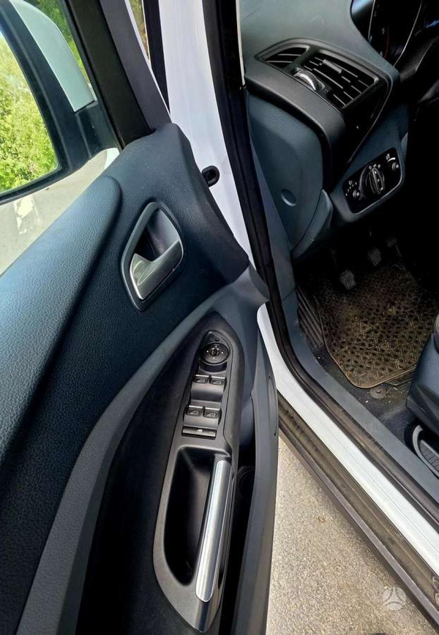 White Ford C-Max 2015 in Kretinga, with an engine capacity of 1.60 L and mileage of 255 thousand km for 3150 €, photo 12 on AUTOMOTO.COM.LV