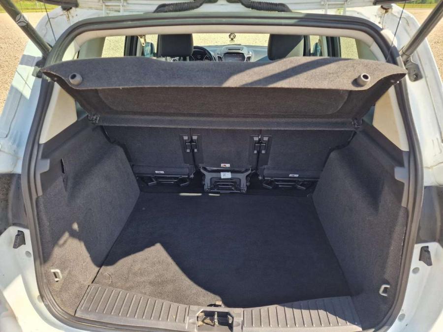 White Ford C-Max 2015 in Taurage, with an engine capacity of 1.50 L and mileage of 260 thousand km for 4700 €, photo 13 on AUTOMOTO.COM.LV