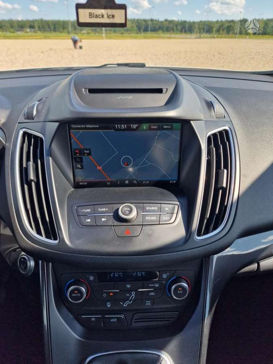 White Ford C-Max 2015 in Taurage, with an engine capacity of 1.50 L and mileage of 260 thousand km for 4700 €, photo 19 on AUTOMOTO.COM.LV