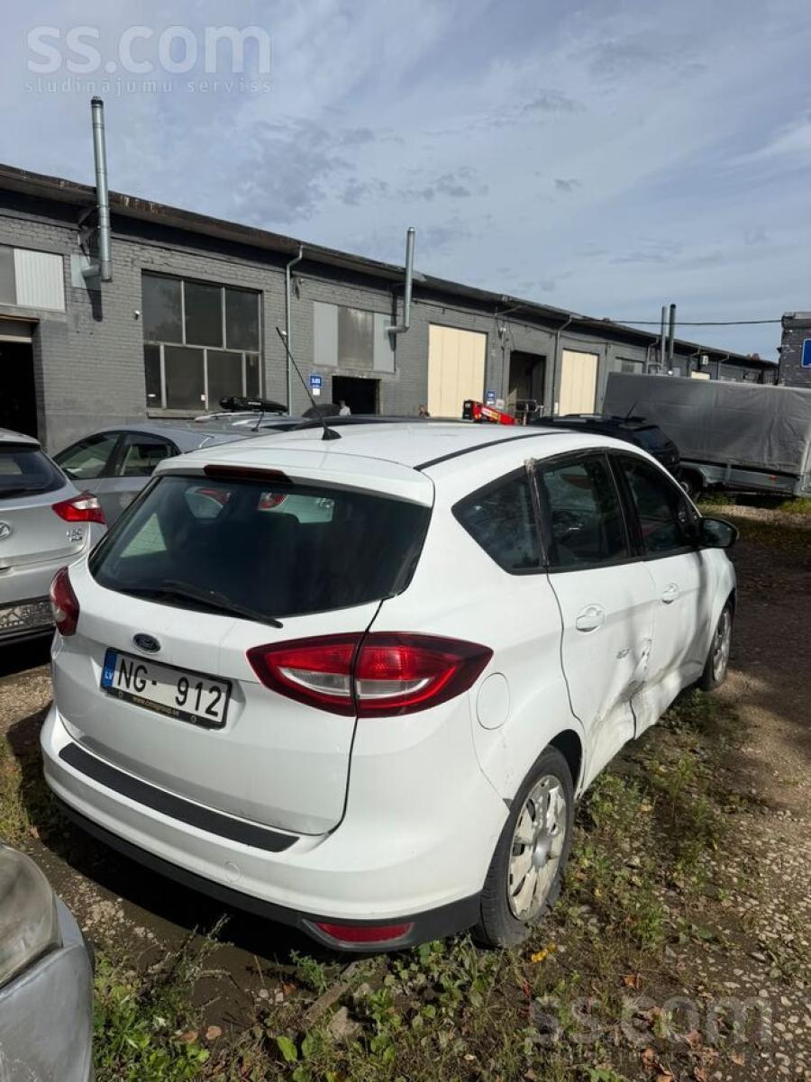 Balts Ford C-Max 2016 Rīga, ar dzinēja tilpumu 1.50 L un nobraukumu 190 tūkst. km par 1600 €, foto 5 vietnē AUTOMOTO.COM.LV