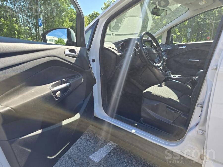 White Ford C-Max 2017 in Riga, with an engine capacity of 1.50 L and mileage of 225 thousand km for 5000 €, photo 9 on AUTOMOTO.COM.LV