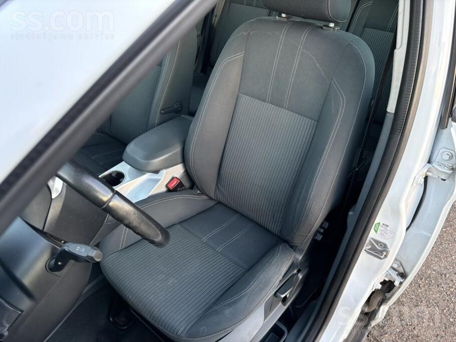 Balts Ford C-Max 2011 Daugavpils, ar dzinēja tilpumu 1.60 L un nobraukumu 327 tūkst. km par 3950 €, foto 18 vietnē AUTOMOTO.COM.LV